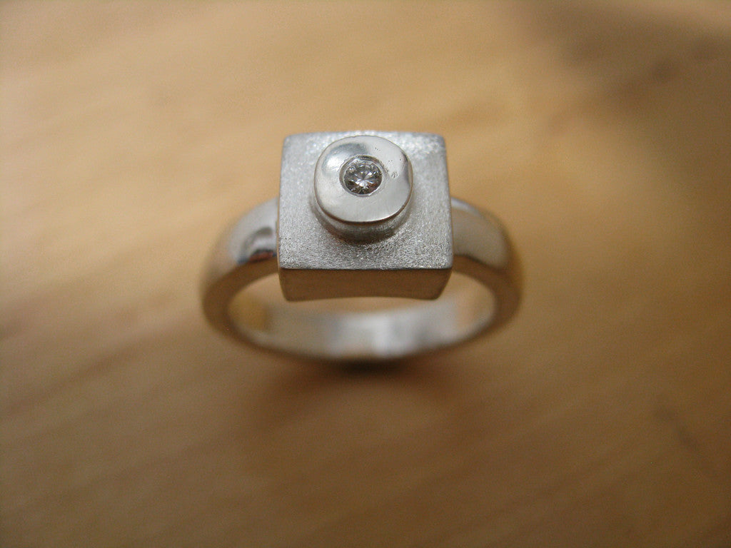 Solo Brick Diamond Ring – Vancouver & Canada